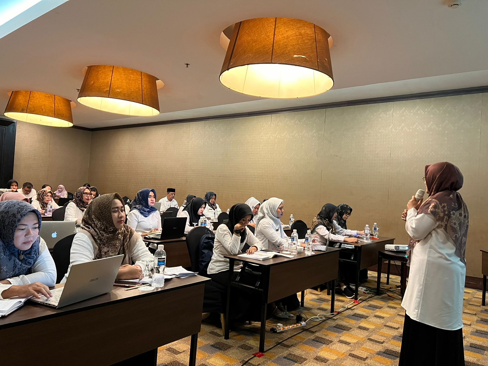 Orientasi Penyelenggaraan Pustu bagi Petugas Pustu Dinas Kesehatan Kota ...